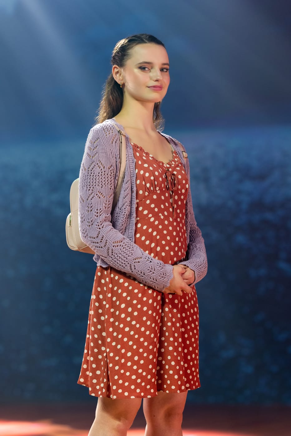 17 artistes sur scène - Chanteurs/Chanteuses - Danseurs/Danseuses ...